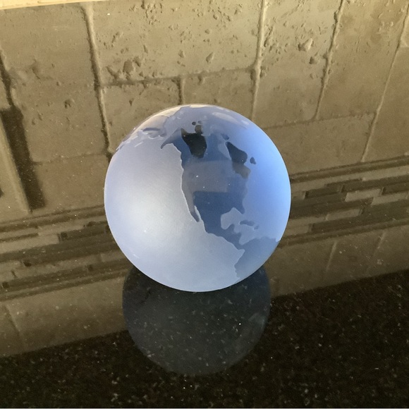 Art | Frosted Blue World Globe Glass Paperweight Figurine Kristal Color ...